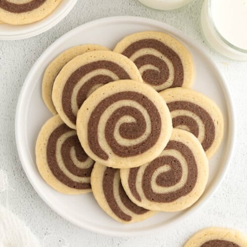 Chocolate and Vanilla Swirl Cookies (Pinwheel Cookies) - Spoonful of Flavor