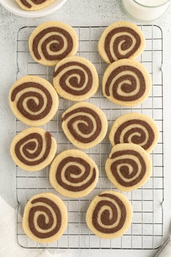 Chocolate and Vanilla Swirl Cookies (Pinwheel Cookies) - Spoonful of Flavor