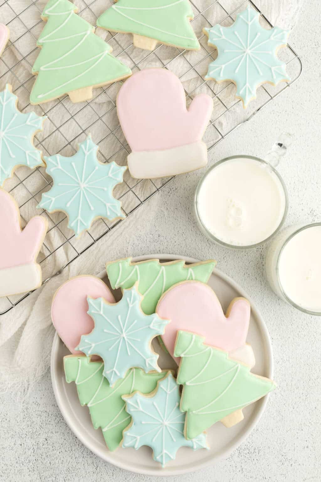 How to Decorate Cookies with Royal Icing - Spoonful of Flavor