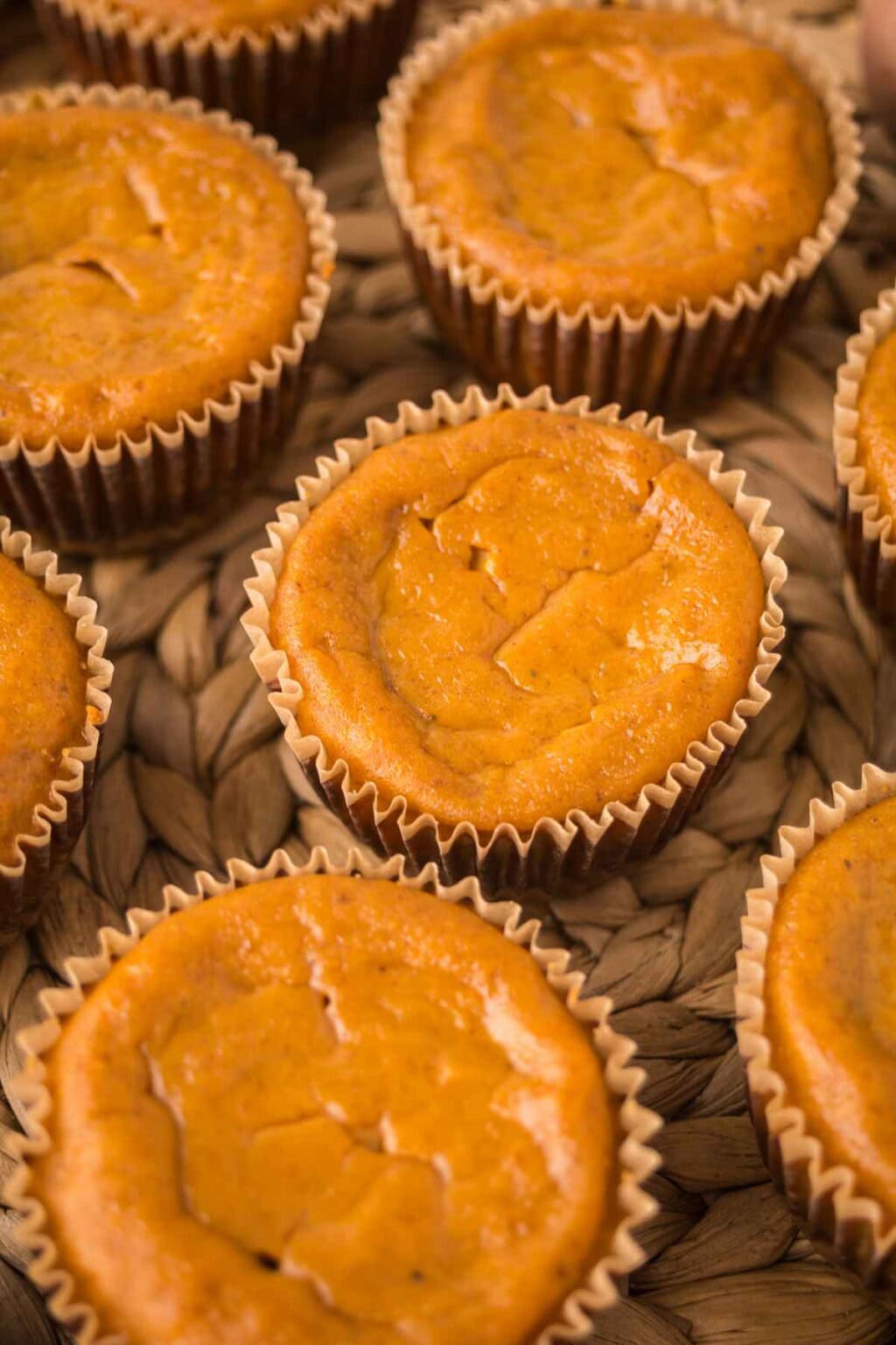 Mini Pumpkin Pies with Graham Cracker Crust - Spoonful of Flavor